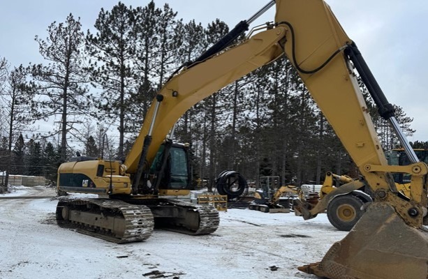 2006 CATERPILLAR 330D CLOSED CAB EXCAVATOR - MEA (Machinery Euro Africa ...
